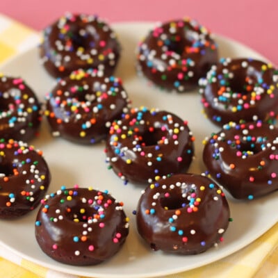 Mini Chocolate Donuts - SugarHero