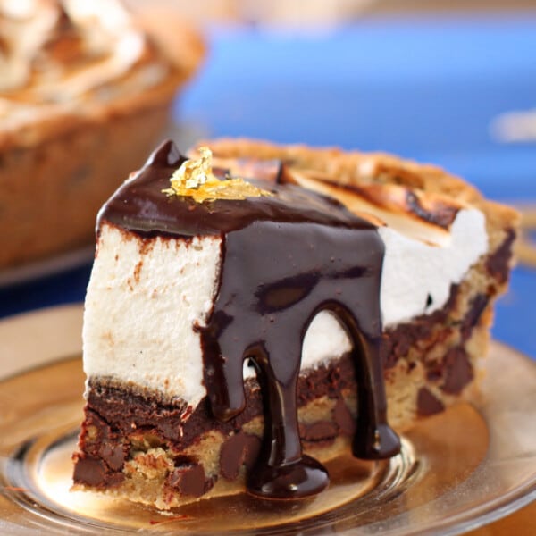 Moon Pie Pie with Chocolate Chip Cookie Crust - SugarHero