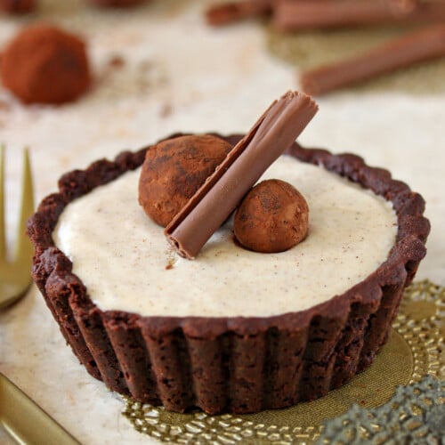 Cinnamon Mousse Tarts with Chocolate Crust - SugarHero