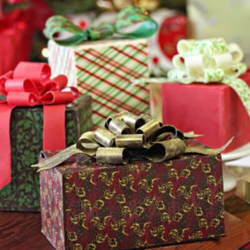 Chocolate-Wrapped Present Cakes - SugarHero