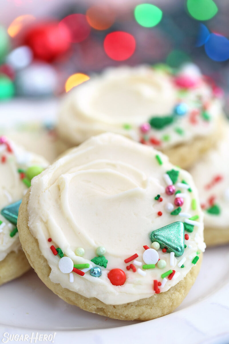 Big Soft Sugar Cookies (with Frosting!) - SugarHero