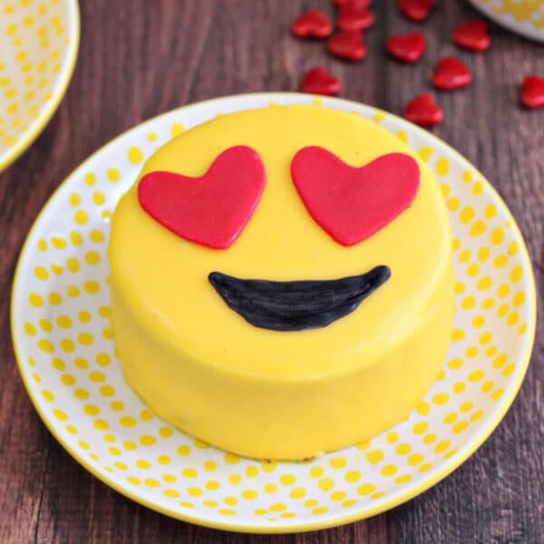 Emoji Mini Cakes - SugarHero