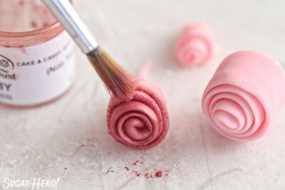 Fondant Rose Cupcakes - SugarHero