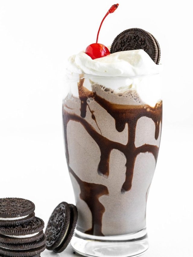 How to Make An Oreo Milkshake - SugarHero