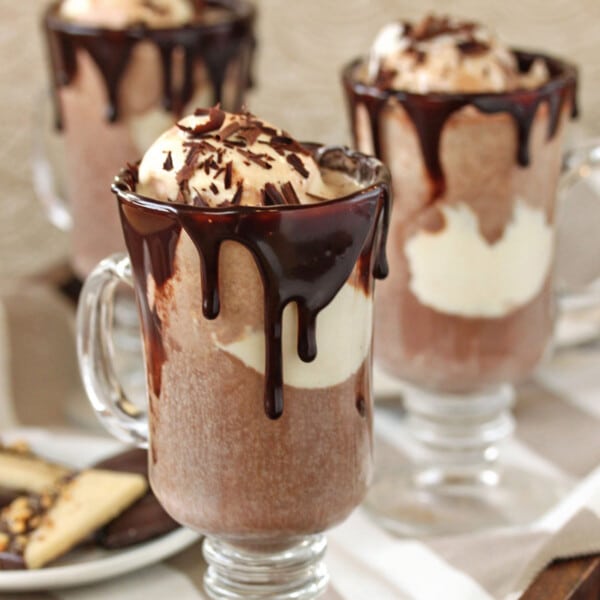Hot Chocolate Floats - SugarHero