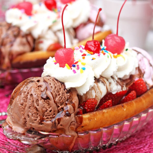 Doughnut Ice Cream Sundaes - SugarHero